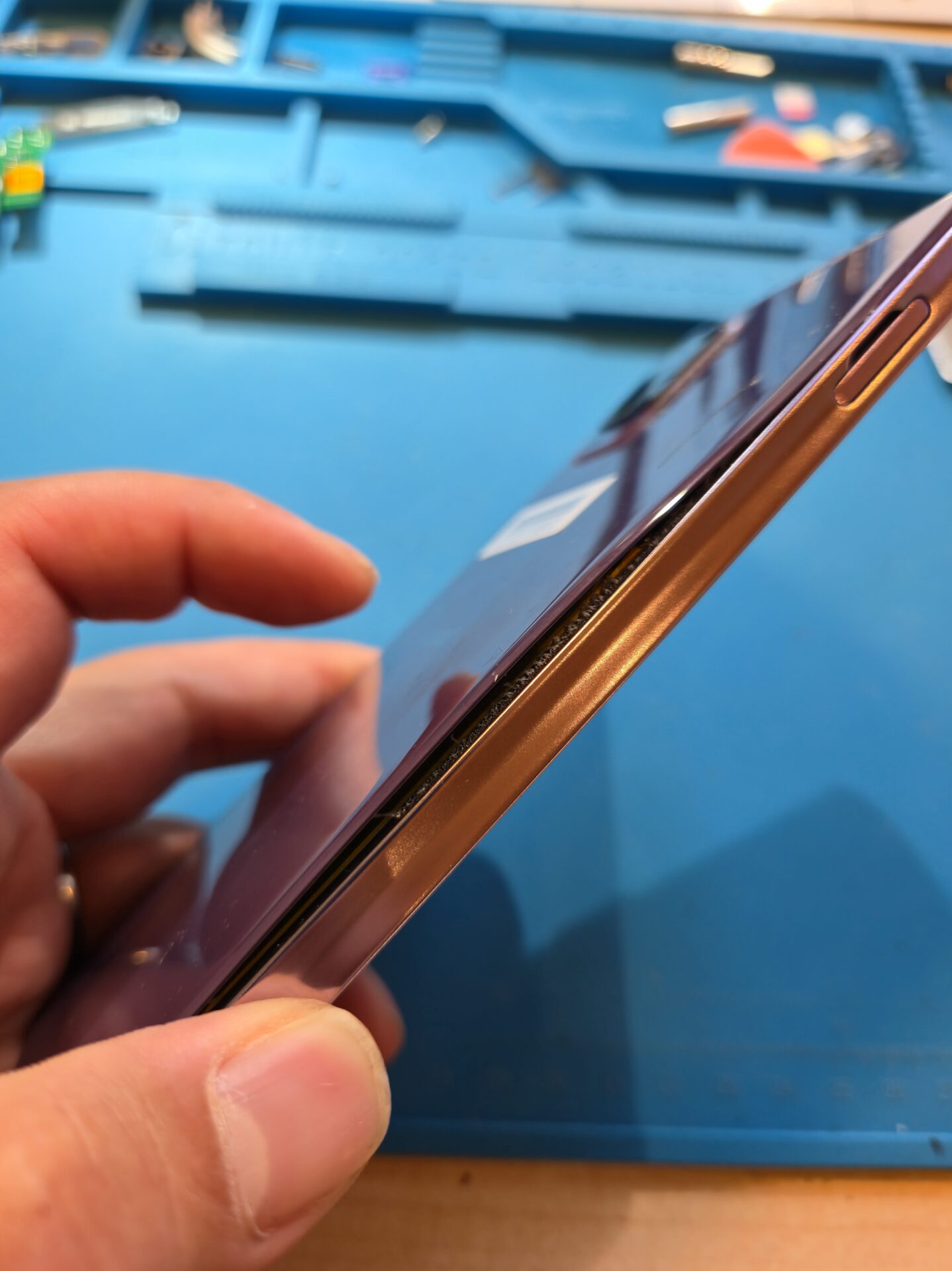 （本日の修理）Shape AQUOS Zero6バッテリー交換 - スマホ修理KoKo