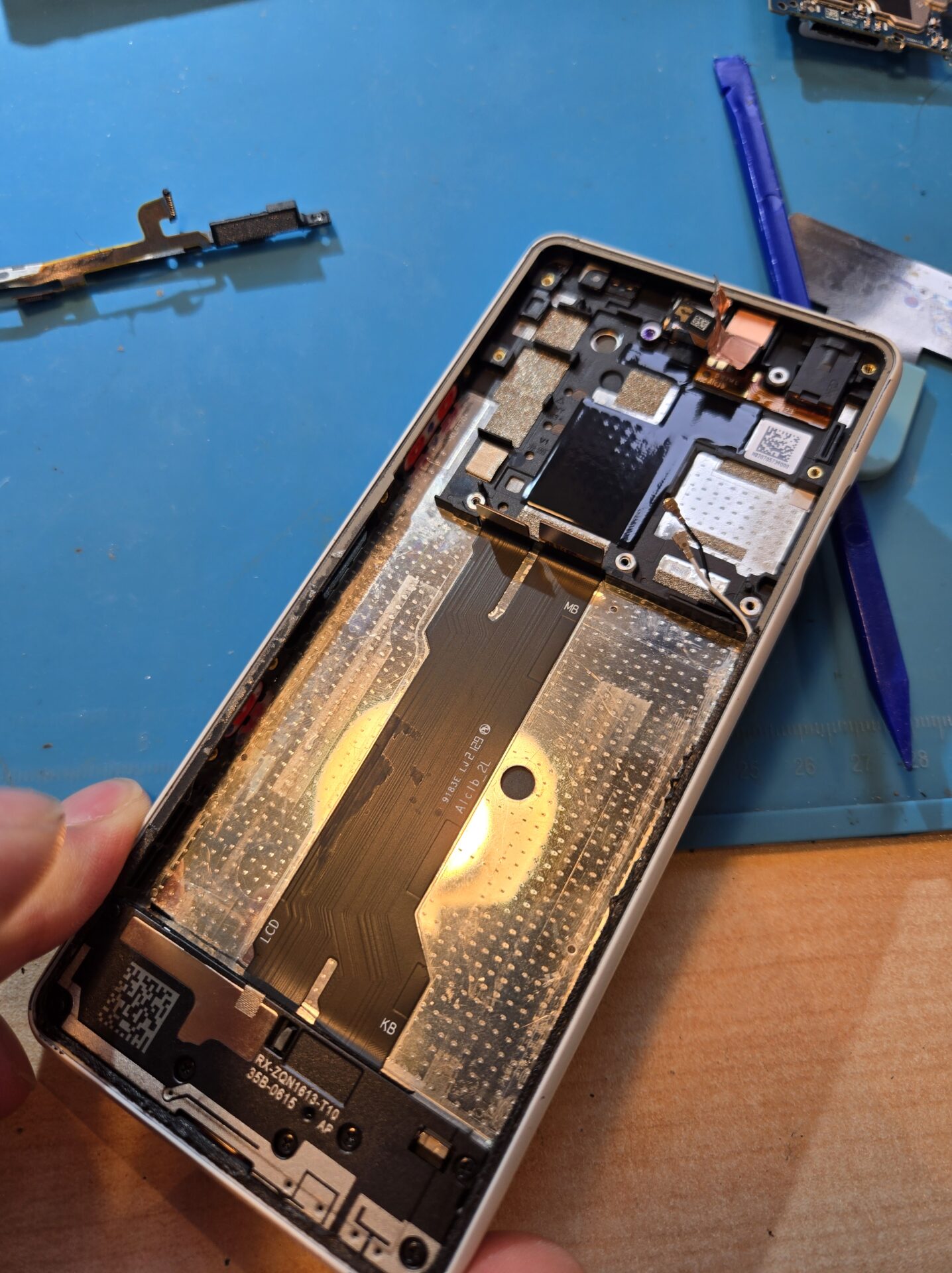 （本日の修理）Sony Xperia 10 iii 電源ボタンが押えない！ - スマホ修理KoKo